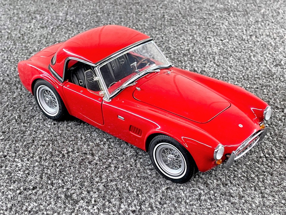 Exoto 1964 289 Shelby Cobra Diecast Car 1:18 w/ BOX & DISPLAY CASE ...