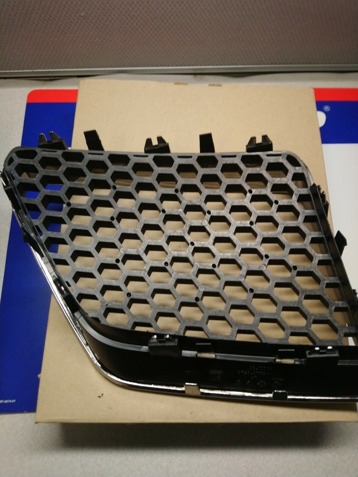 2008-2009 Genuine GM Pontiac G8 driver side grill grille w/ chrome ...