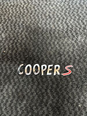 MINI COOPER R53 MK1 01-06 REAR BOOT TAILGATE COOPER S BADGE LOGO EMBLEM ...