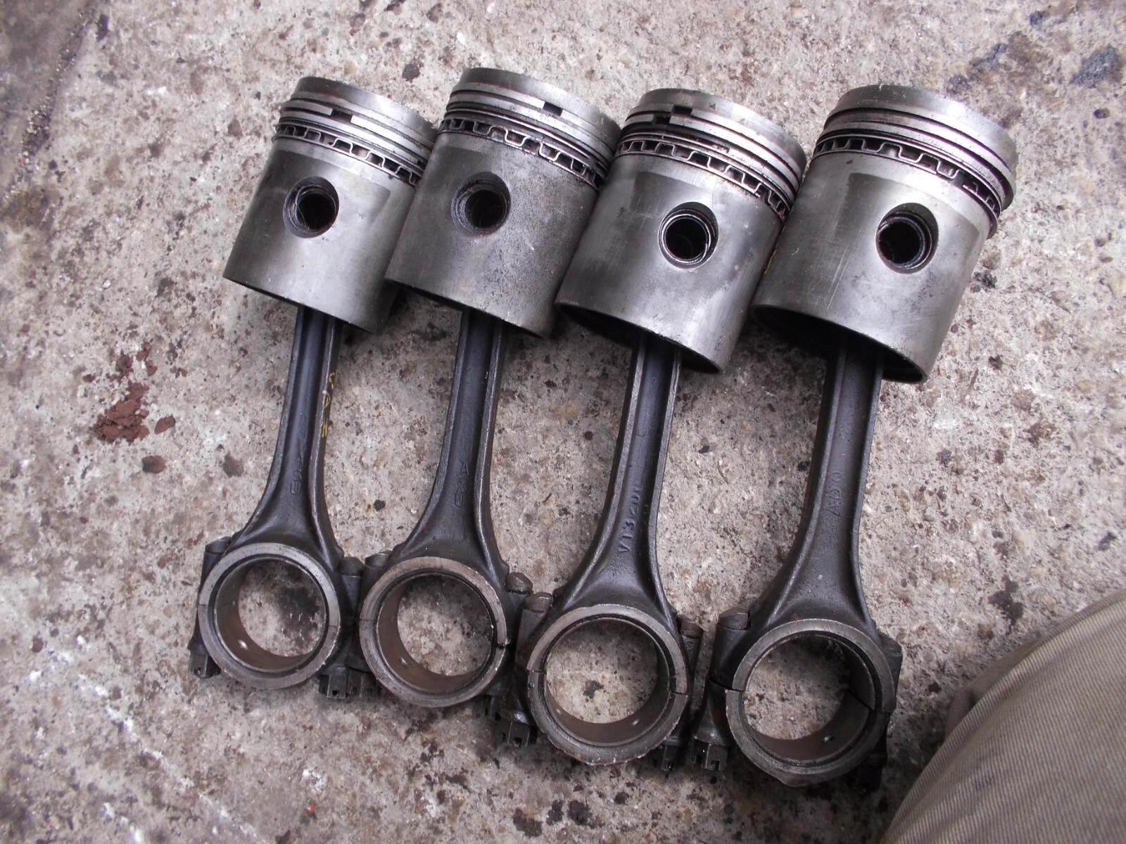 Case VAI tractor engine motor pistons piston rods rod & caps cap | eBay