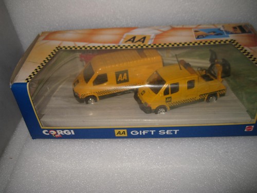 CORGI AA BREAK DOWN GIFT SET TOW TRUCK & VAN #92451 BOX DATED 1993 OLD ...