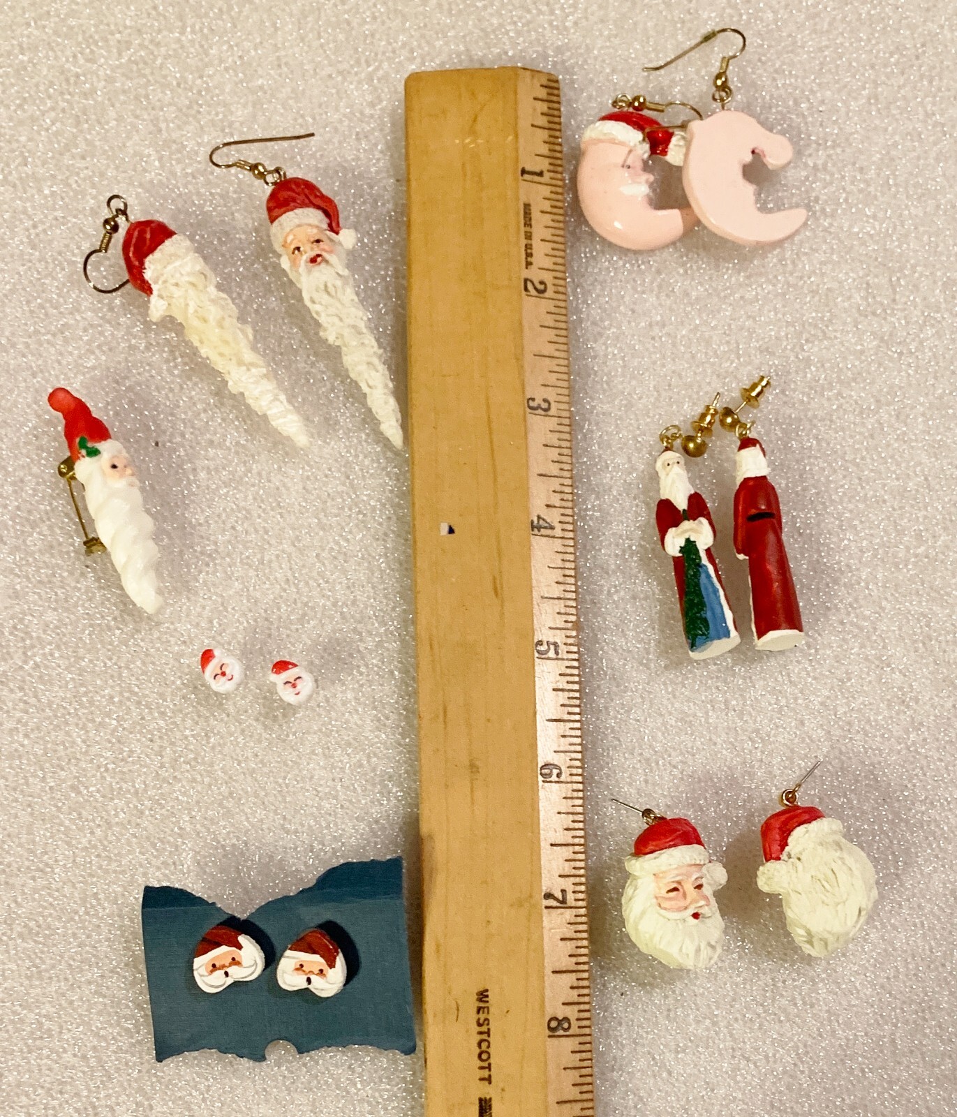 6 Different Pair, Styles & Types of Santa Claus Earri… - Gem