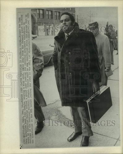 1970 Press Photo Former Jets' John Sample leaves federal courthouse in ...