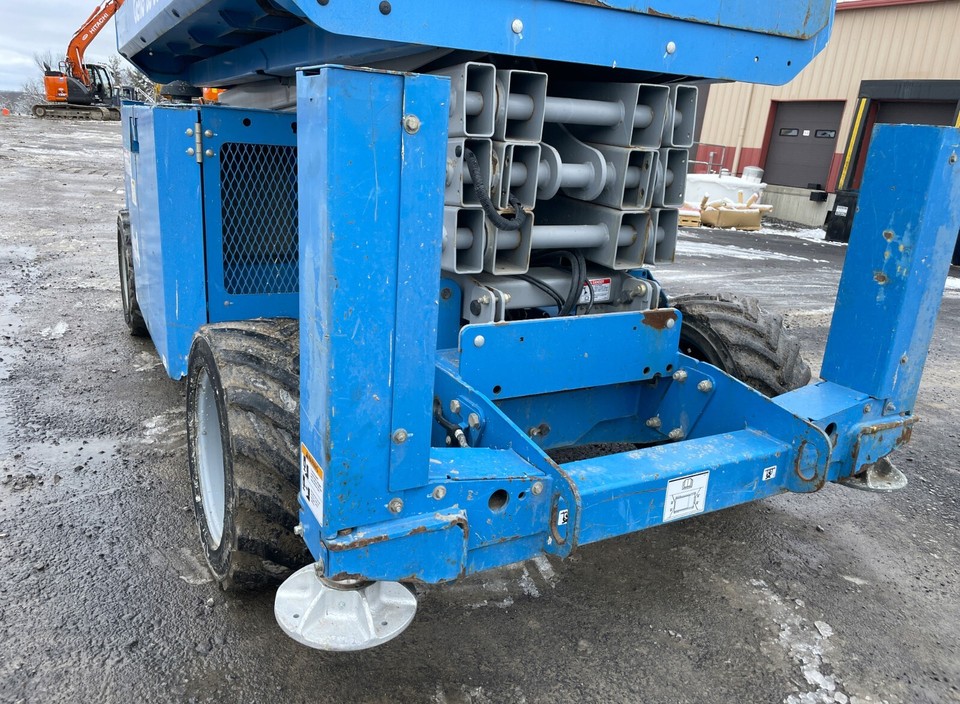 2013 Genie GS-3369 33' 4WD Diesel Rough Terrain Scissor Lift Manlift ...