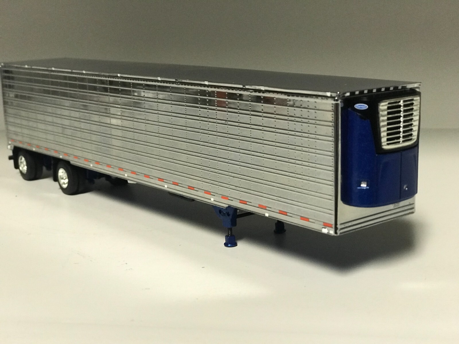 CHROME & BLUE SPREAD AXLE DCP 1/64 53' UTILITY TRAILER W/ CARRIER ...