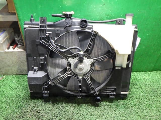 NISSAN Wingroad 2008 DBA-Y12 Radiator 214101JY0A [Used] [PA97531908 ...