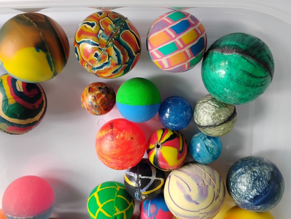 75 Vintage Bouncy Balls A Few Others Asst Sizes Colors Designs Swirls ...