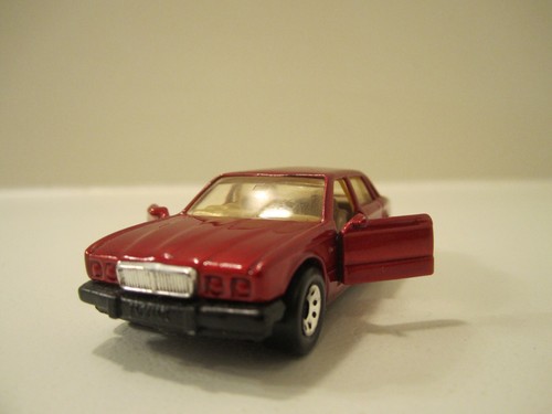 MATCHBOX JAGUAR XJ6 METALLIC RED LOOSE MADE IN MACAU FRONT DOORS OPEN ...