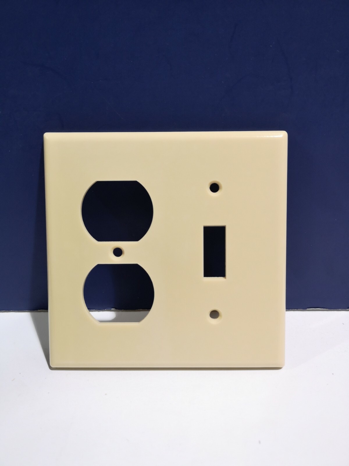 2-PK Leviton IVORY 2-Gang Toggle Switch & Outlet Receptacle Wall Plate ...