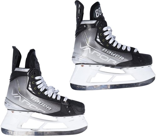 Patrick Kane Signed / Game Worn! 2022-23 Skates w/ Blades Fanatics COA ...