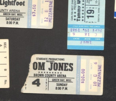 TOM JONES CONCERT TICKET STUB 9/4/77 VETERANS MEMORIAL ARENA GREEN BAY ...