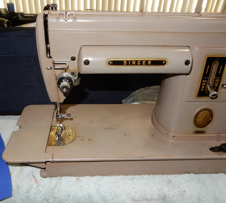 Singer 301A short Bed Portable Sewing Machine , Original Bobbin Case ...