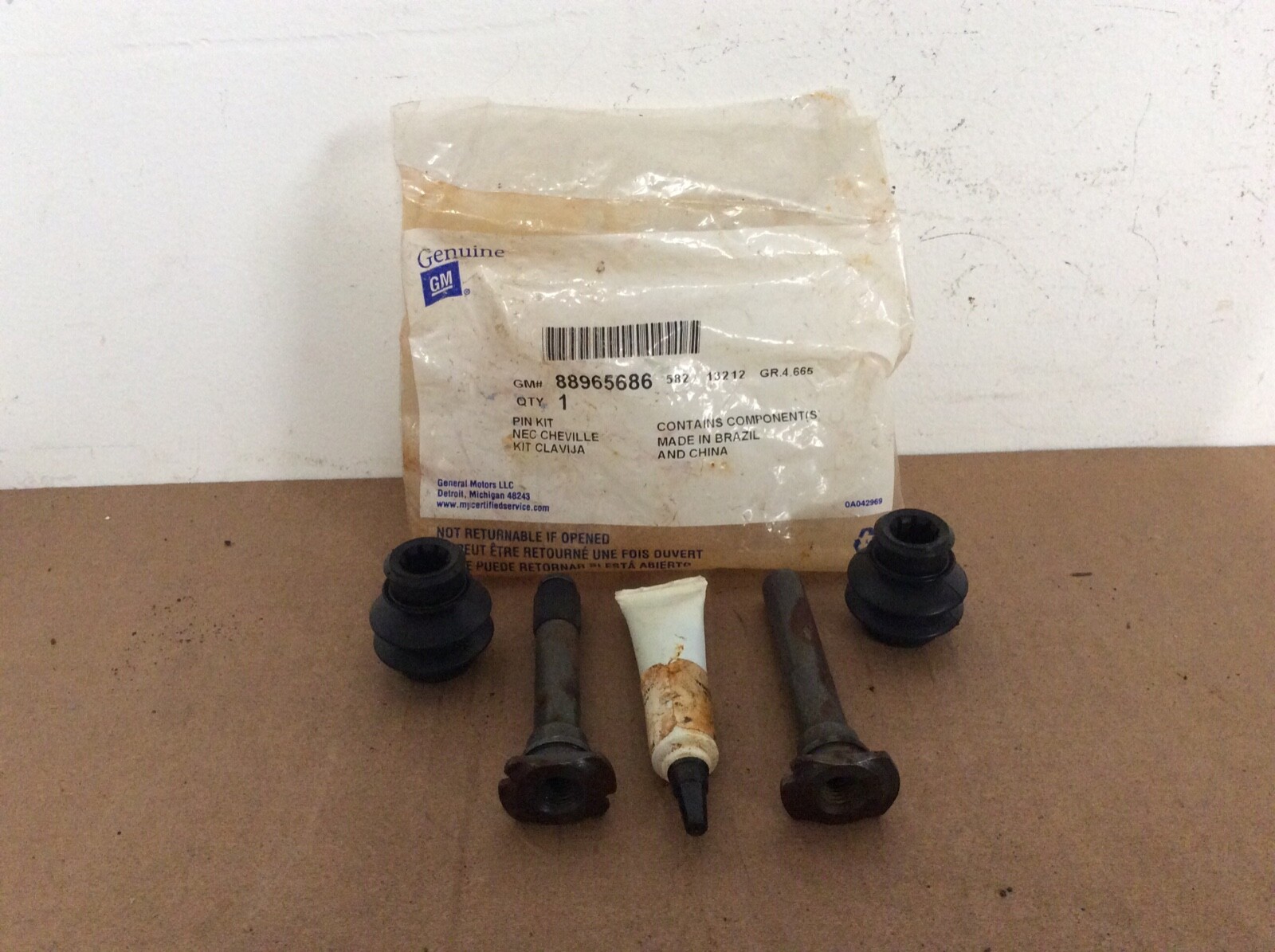 NOS GM 88965686 Front Brake Caliper Bolt Pin Disc Brake Caliper Guide ...