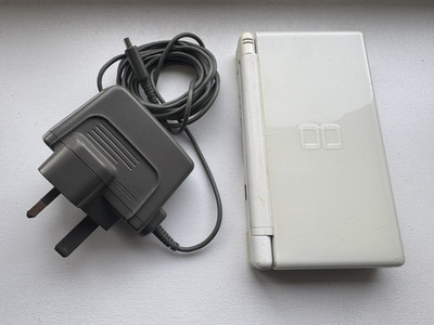 Nintendo DS Lite White USG-001 Handheld Console Working with charger ...