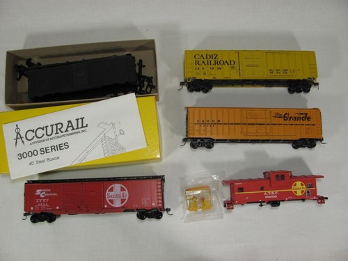 HO SCALE LOT OF FREIGHT CARS ACCURAIL ATHEARN ATLAS BOXCARS & CABOOSE ...