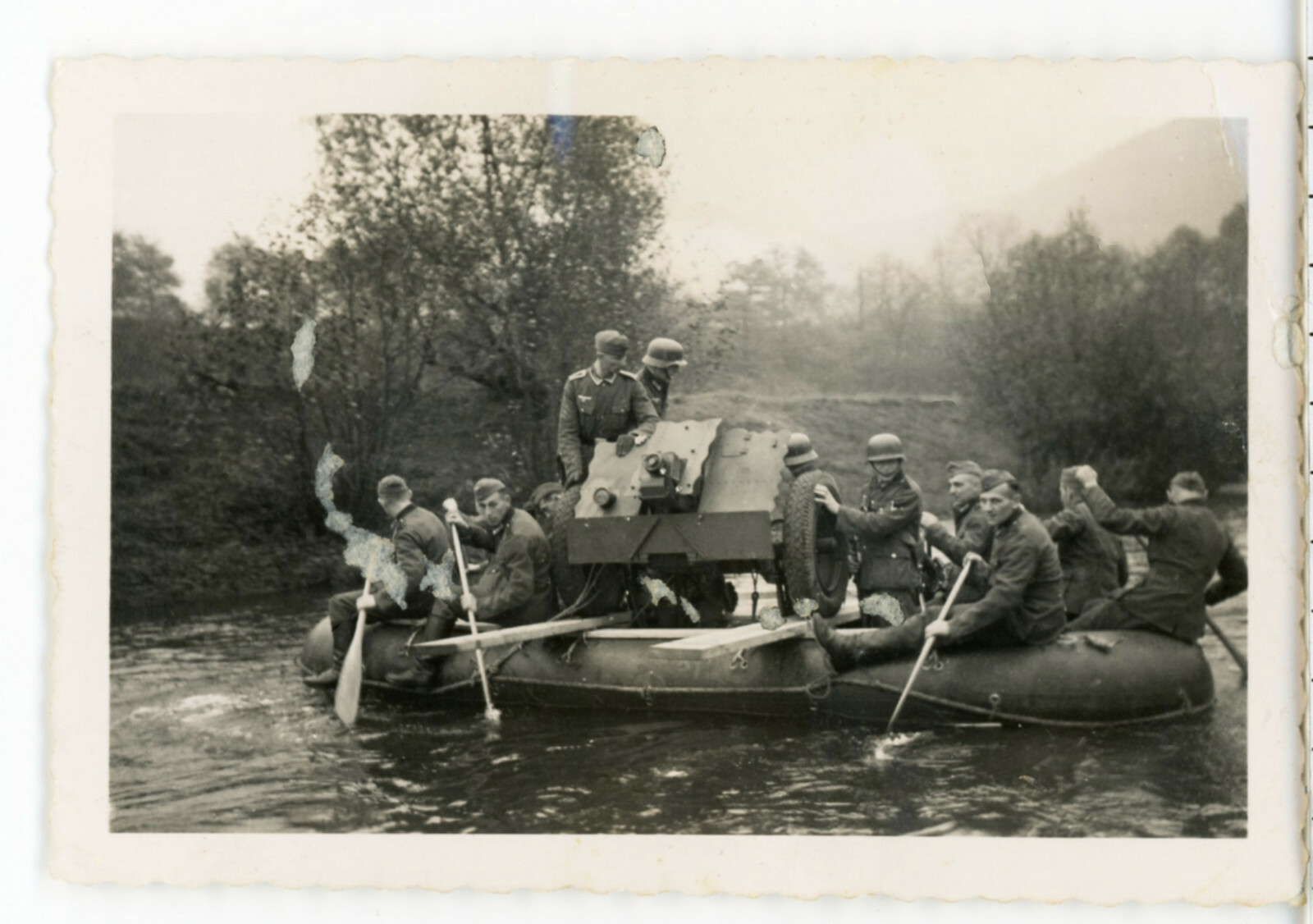 a5 Photo German Soldier wwII Military soldiers tank on raft in river ...