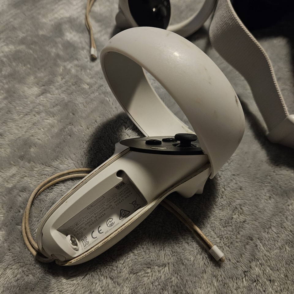 Oculus Quest 2 128GB White Standalone VR Headset Pre-owned With ...