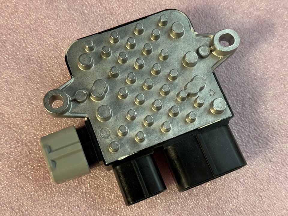 NEW 12-20 Tesla Model S Front Left Right Fan Relay Control ECU 6008953 ...