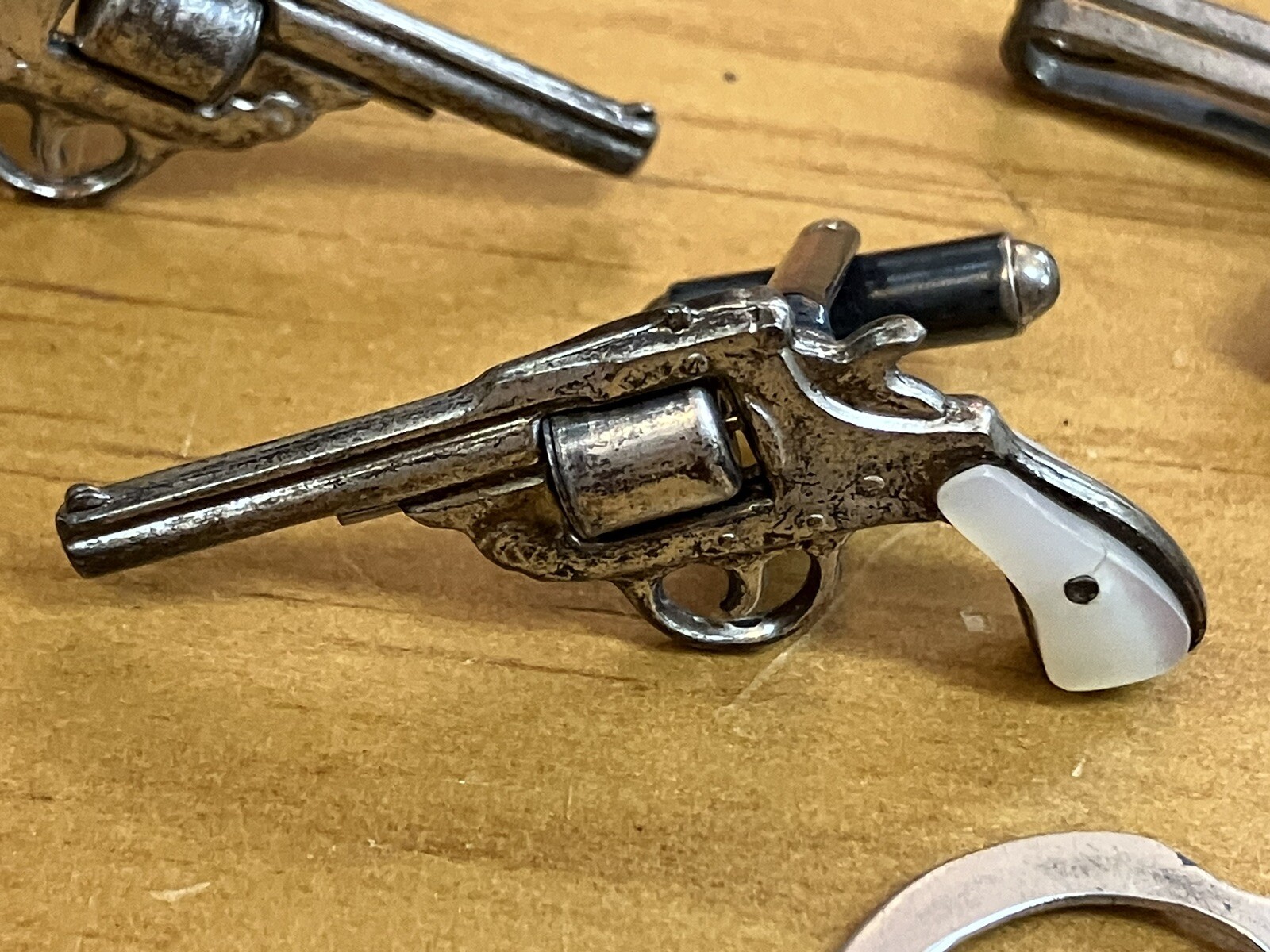 Vintage Colt Revolver Pearl Handle Gun Cuff Links & S… - Gem