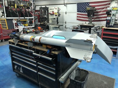F18 .62 Scale Wing Tip w/ AIM9 Sidewinder Missile moving Flap F/A-18 ...