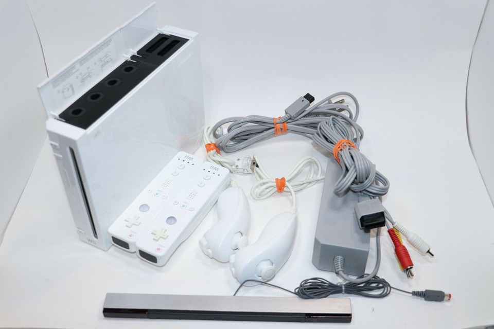 NINTENDO WII RVL-001 CONSOLE PICK BUNDLE 1 2 3 OR 4 GENUINE CONTROLLERS ...