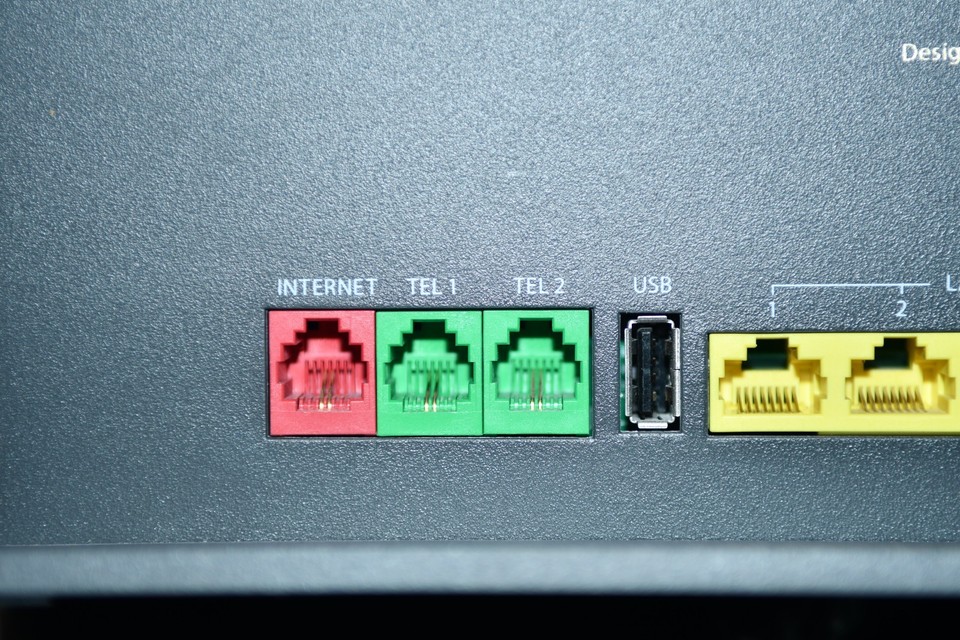 Vodafone Wi-Fi Hub Broadband Router THG3000 5GHz + 2.4GHz. Power Cable ...