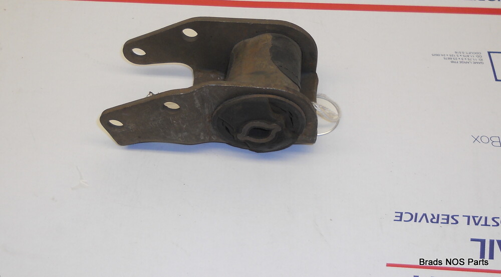 NOS MoPar 1973-1976 Plymouth Dodge 318/340/360 RH ENGINE MOUNT 3642810 ...