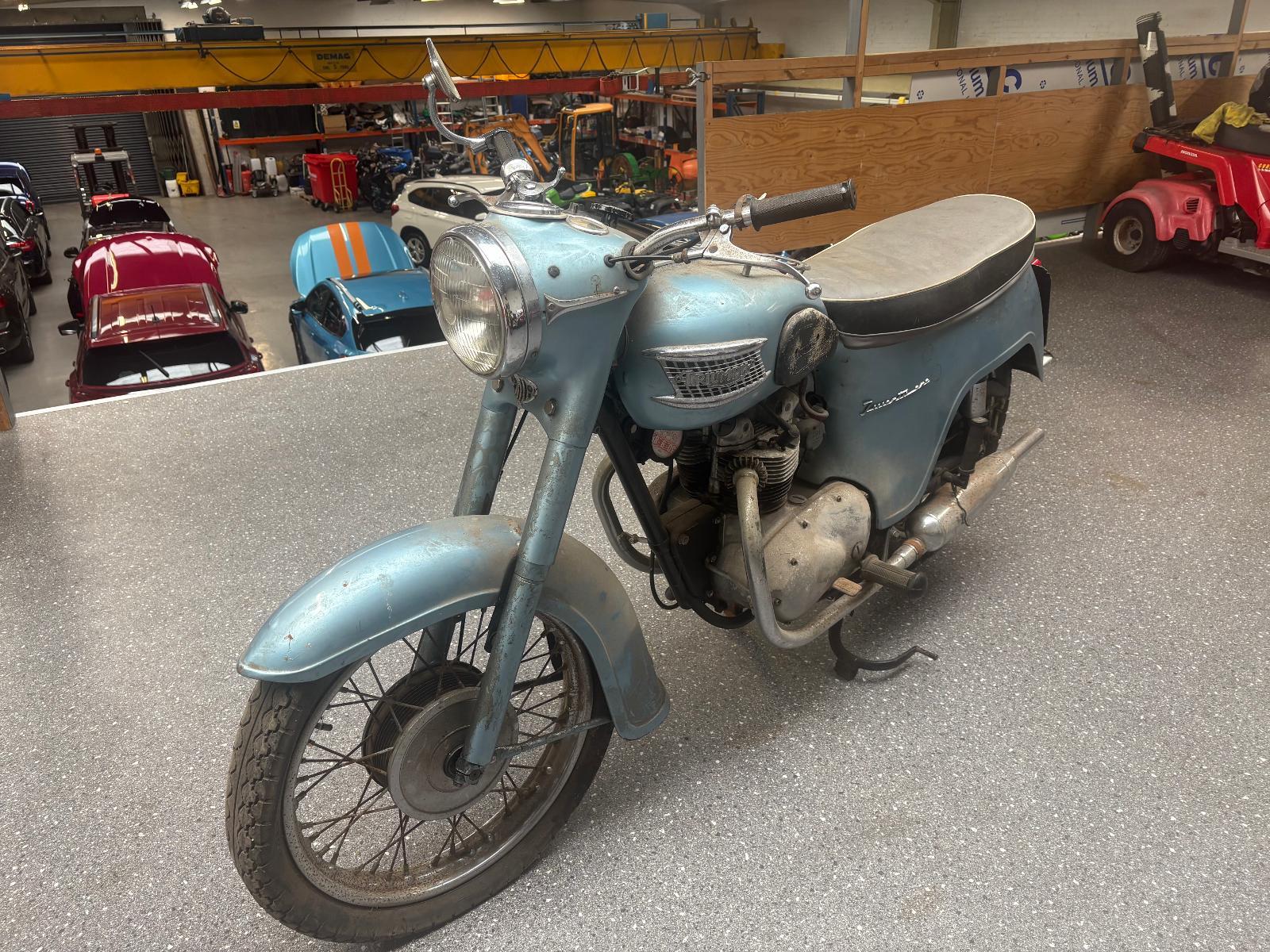 1960 Triumph T21 3ta Steel Bath Tub - Bike Years - 1960s