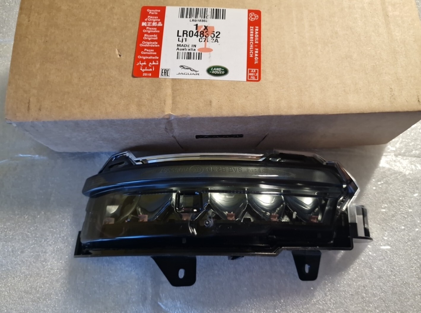 Range Rover Evoque 2015 on Passenger Side Door Mirror LED Indicator ...