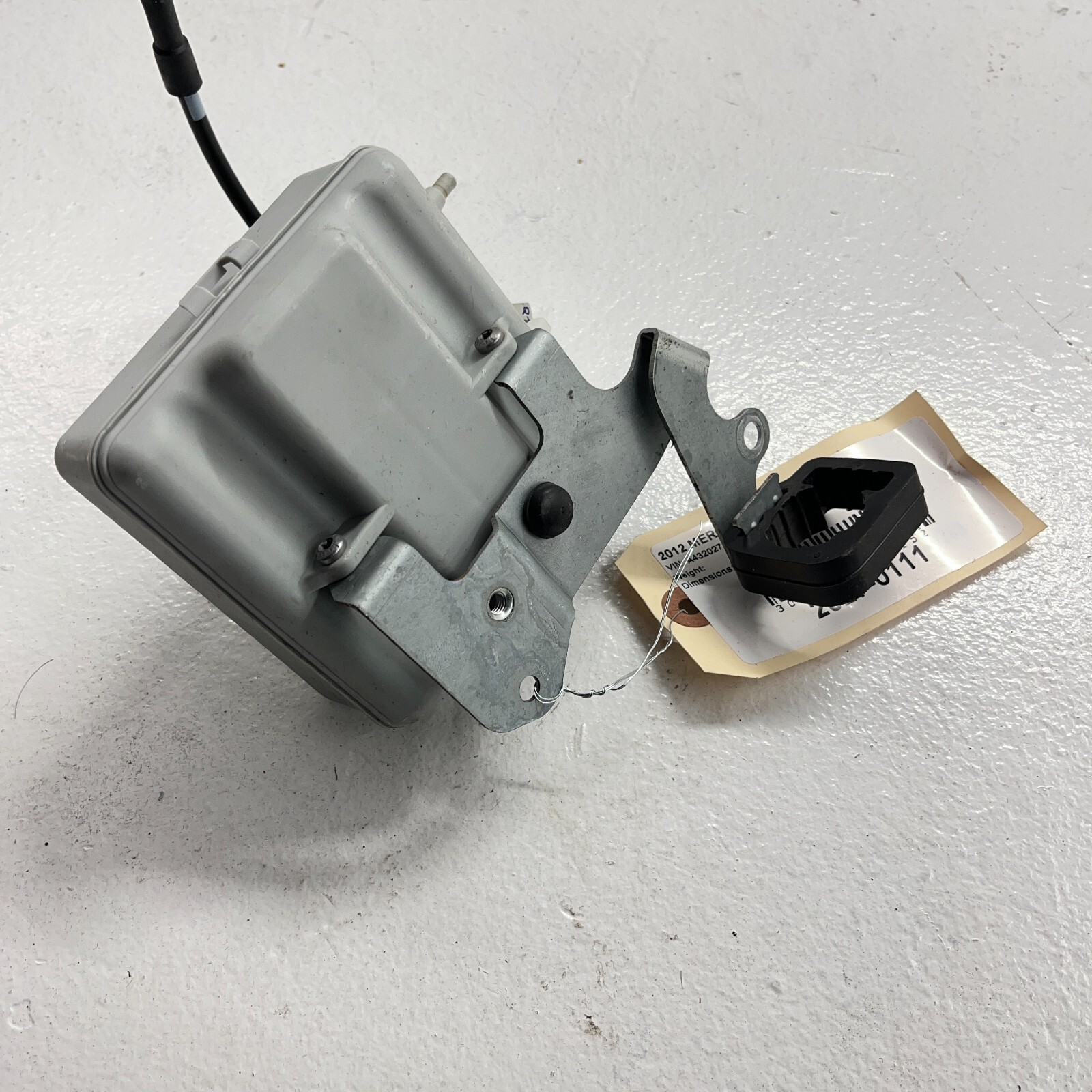 Central Locking Vacuum Valve Pump Tank OEM 2010-2013 Mercedes S550 W221 ...