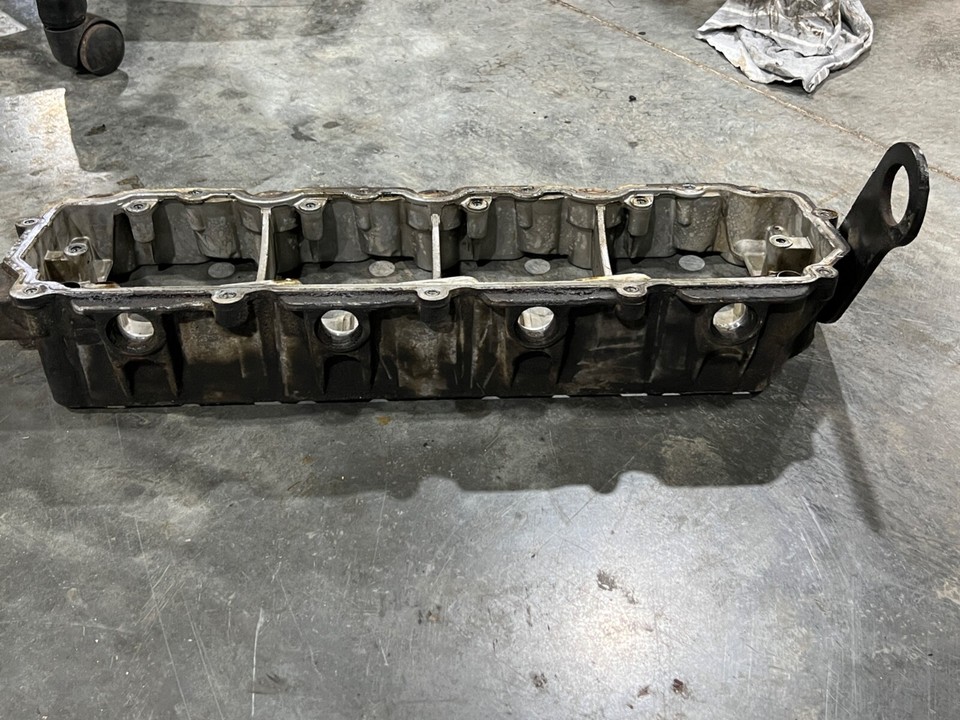 2006 Ford 6.0 Powerstroke Diesel Engine Rocker Arm Box (Navistar VT 365 ...