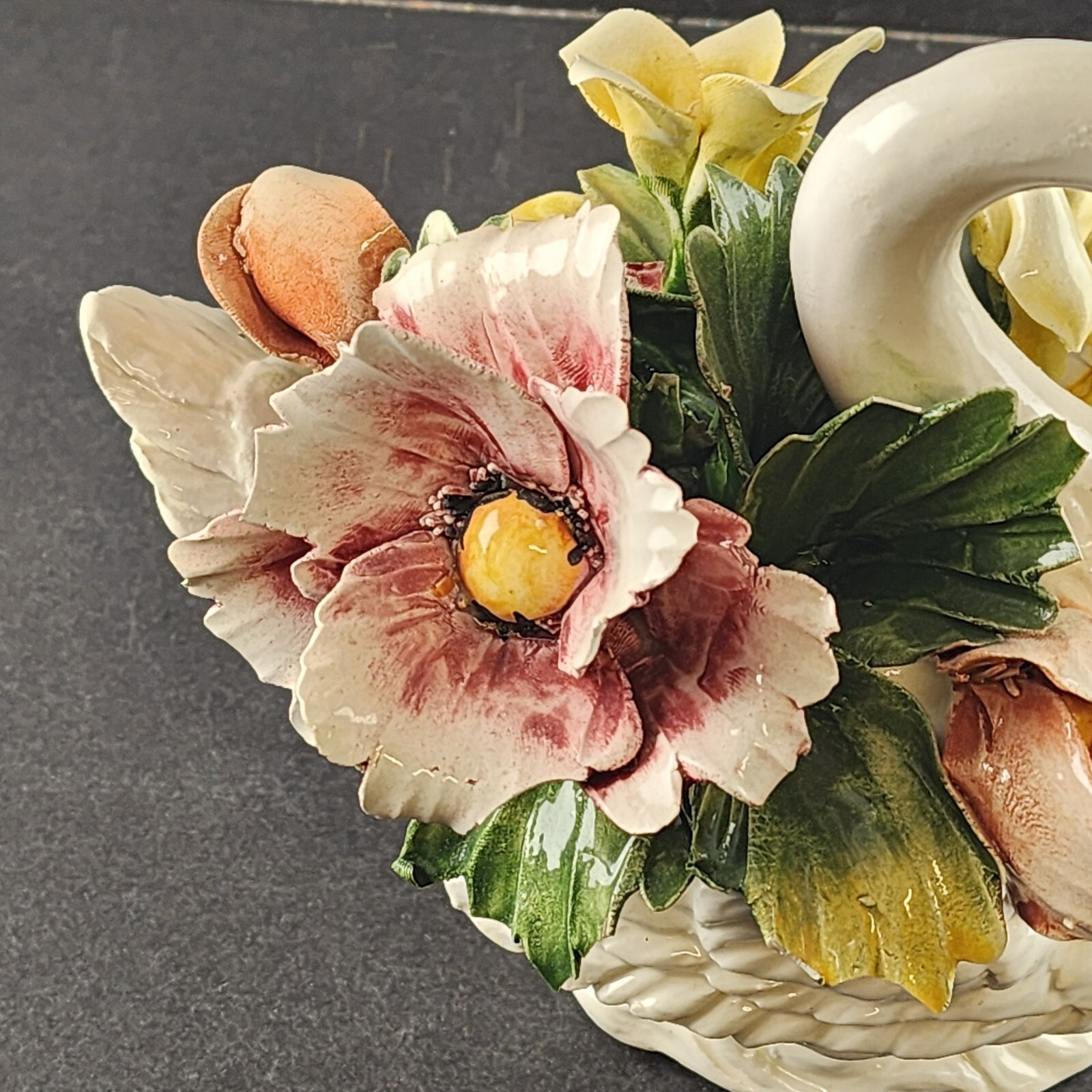 Porcelain Capodimonte Swan w Yellow Pink Flower Bouquet 4462 Ardalt ...