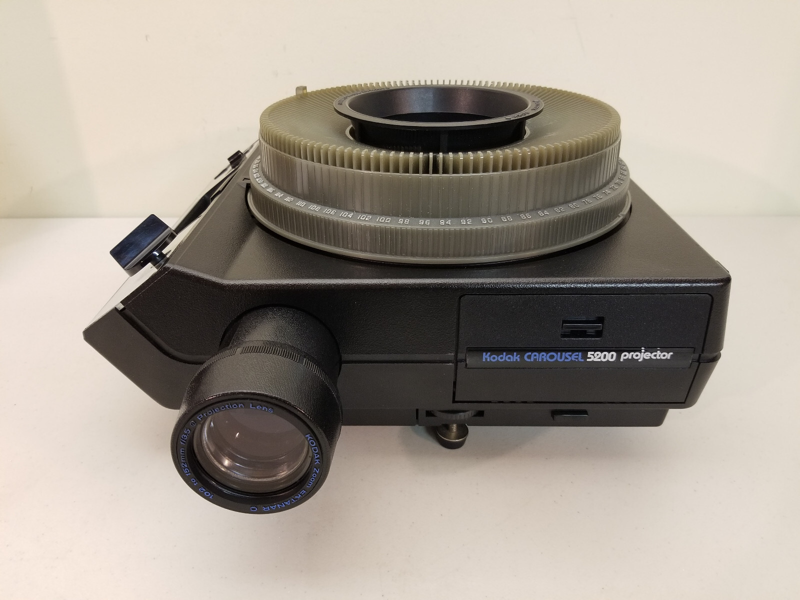 Vintage Kodak Carousel Slide Projector Model 5200 w/box & accessories ...