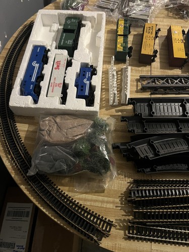 life like train tracks Parts Lot Pieces Ho Scale Train Engine Box Cars ...