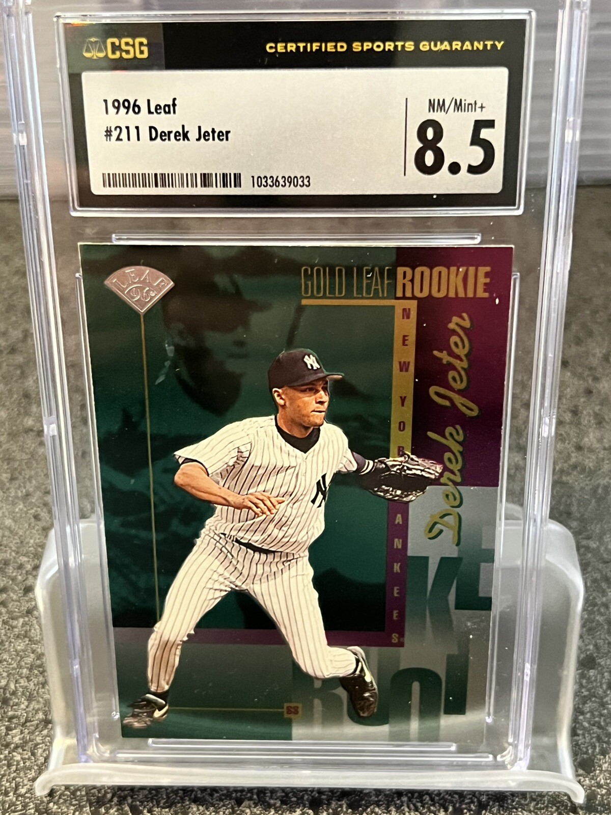 1996 Leaf Derek Jeter Yankees #211 Gold Leaf Rookie CSG 8.5 Yankees HOF ...