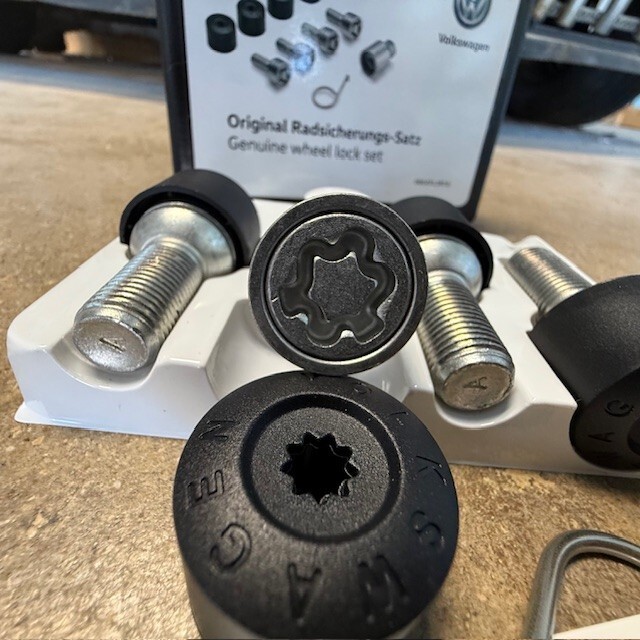 OEM Factory VW Wheel Lock Set With Key And Caps Volkswagen / Audi ...