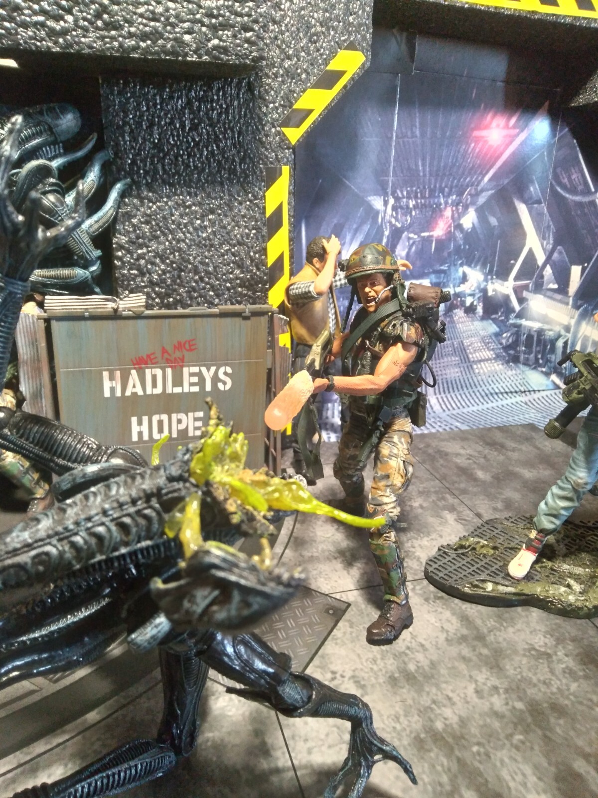 NECA ALIENS HUGE LOT DIORAMA RIPLEY,NEWT,HICKS,HUDSON,QUEEN, XENOMORP U ...