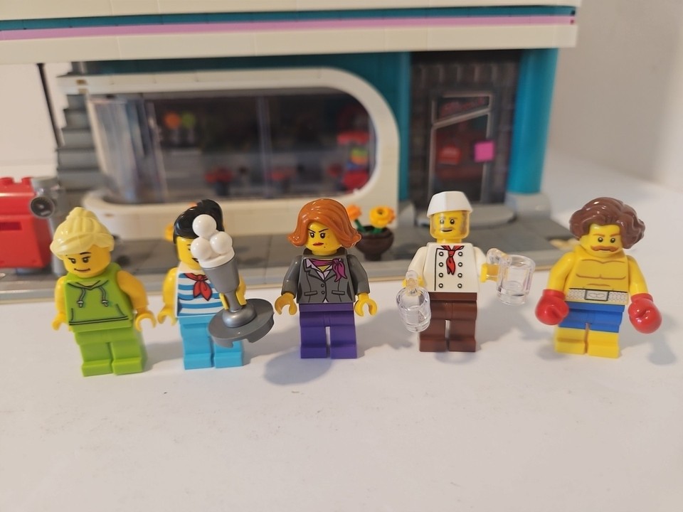 LEGO Creator Expert 10260 Downtown Diner Modular Building 97% COMPLETE ...