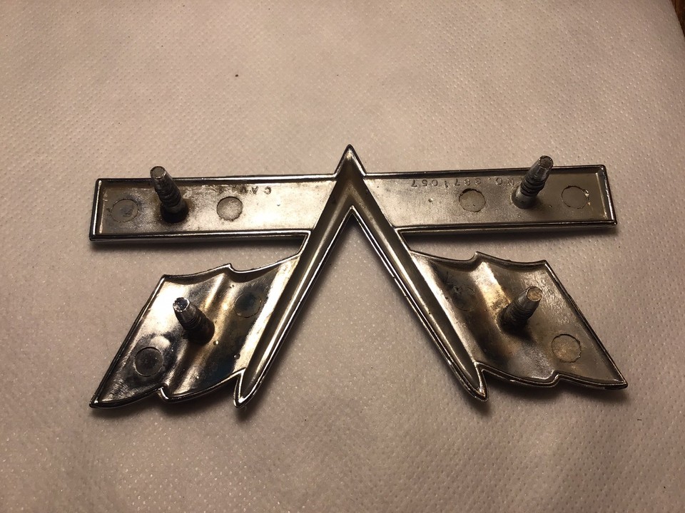 VINTAGE LOT (3) CAR EMBLEMS HOOD ORNAMENTS FORD CHEVY BUICK PONTIAC Rat ...