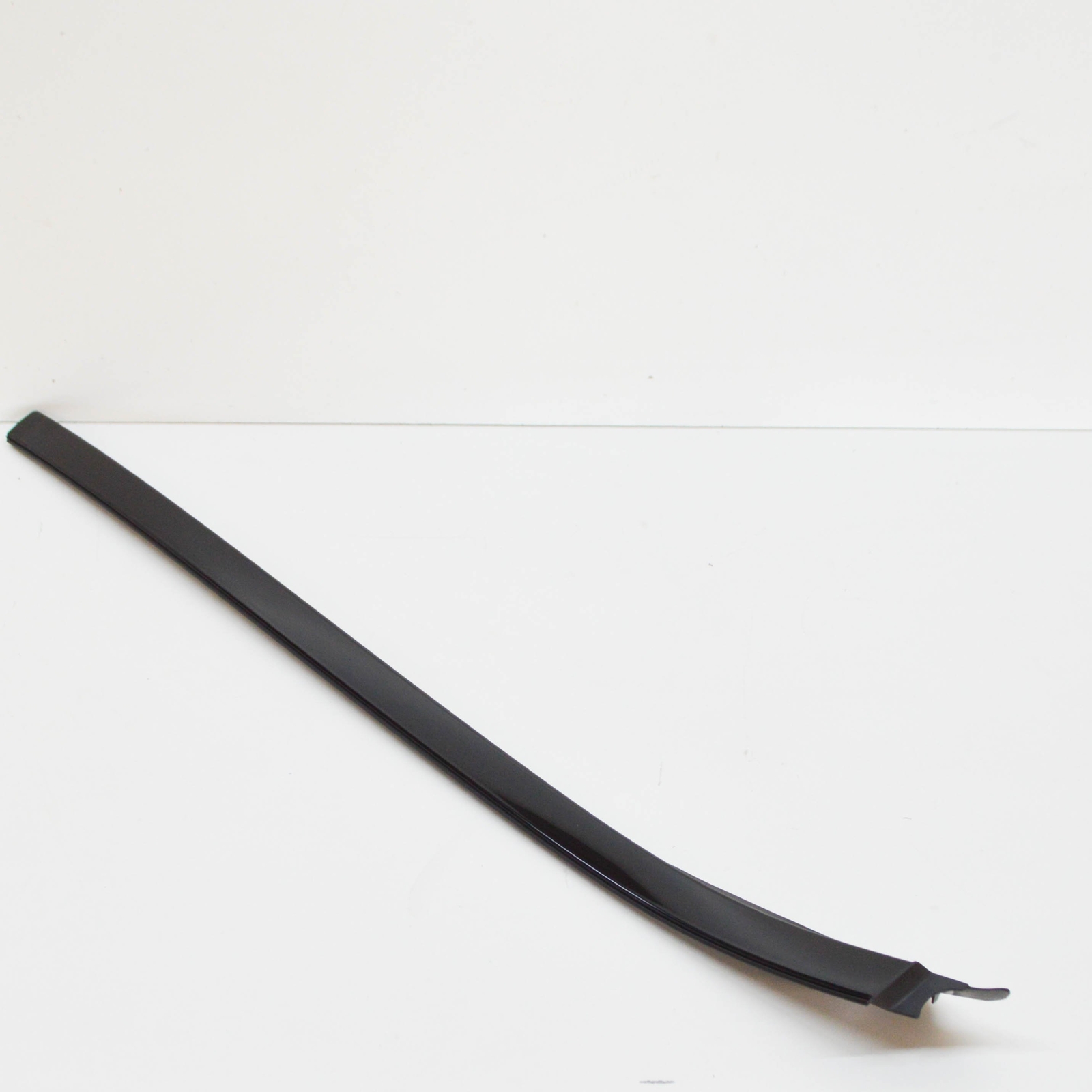 Mercedes-Benz GLA X156 Front Windshield Right Water Deflector ...