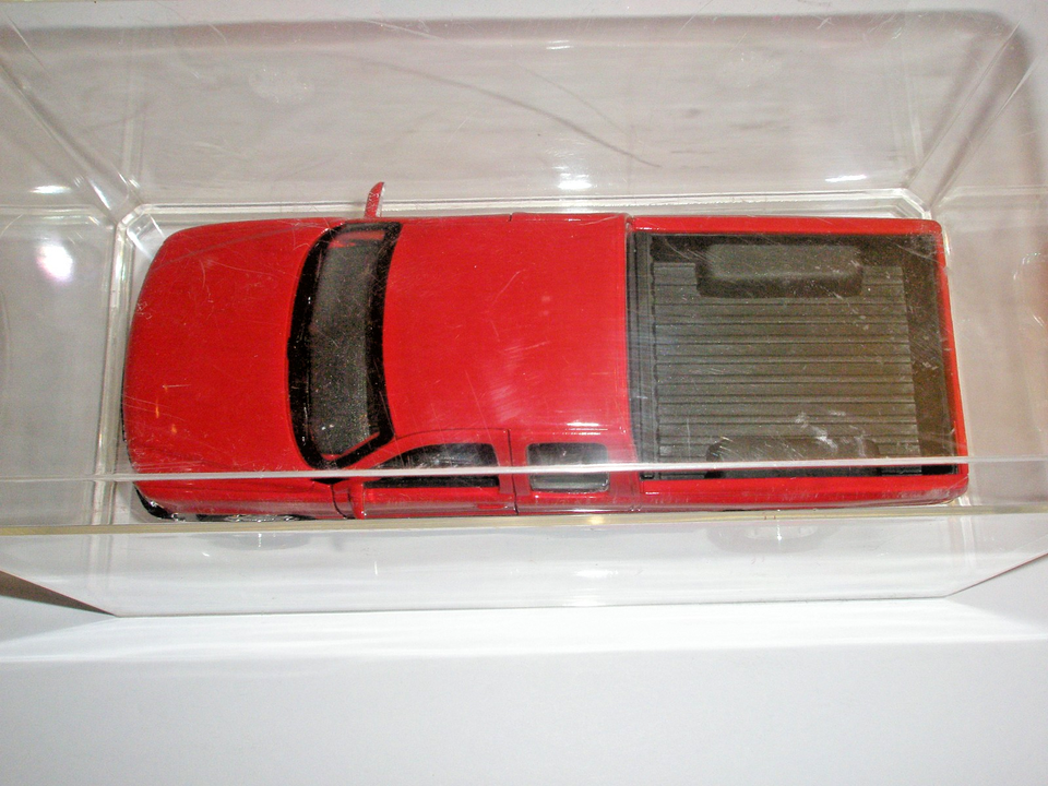 1998 Chevy Silverado 1500 Die Cast Truck Maisto Mounted Display Case 1: ...