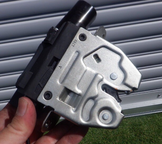 2013-17 MERCEDES BENZ Sl550 Sl63 Trunk Lock Actuator OEM for sale ...