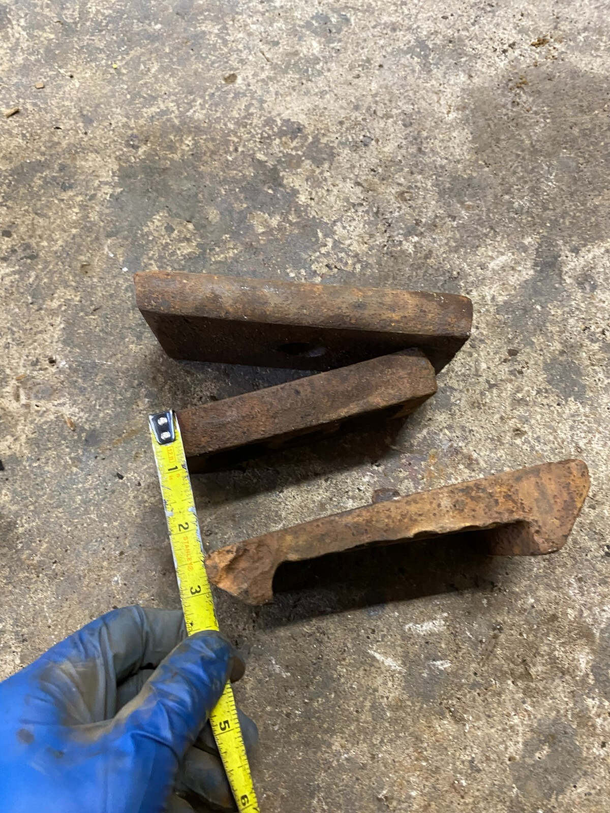 Unknown Used Rearend mount u bolt leaf spring connector lift blocks ...