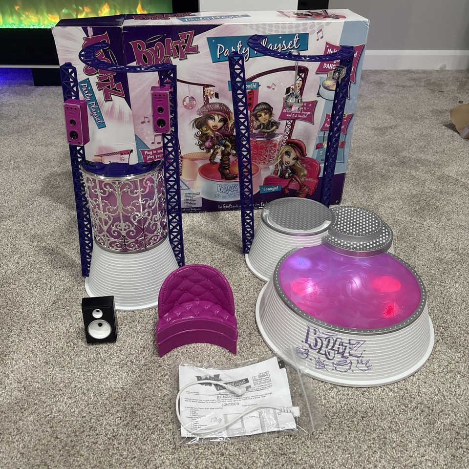 MGA BRATZ Party PLAY SET DJ Booth MULTI-COLOR Light-Up STAGE DANCE ...