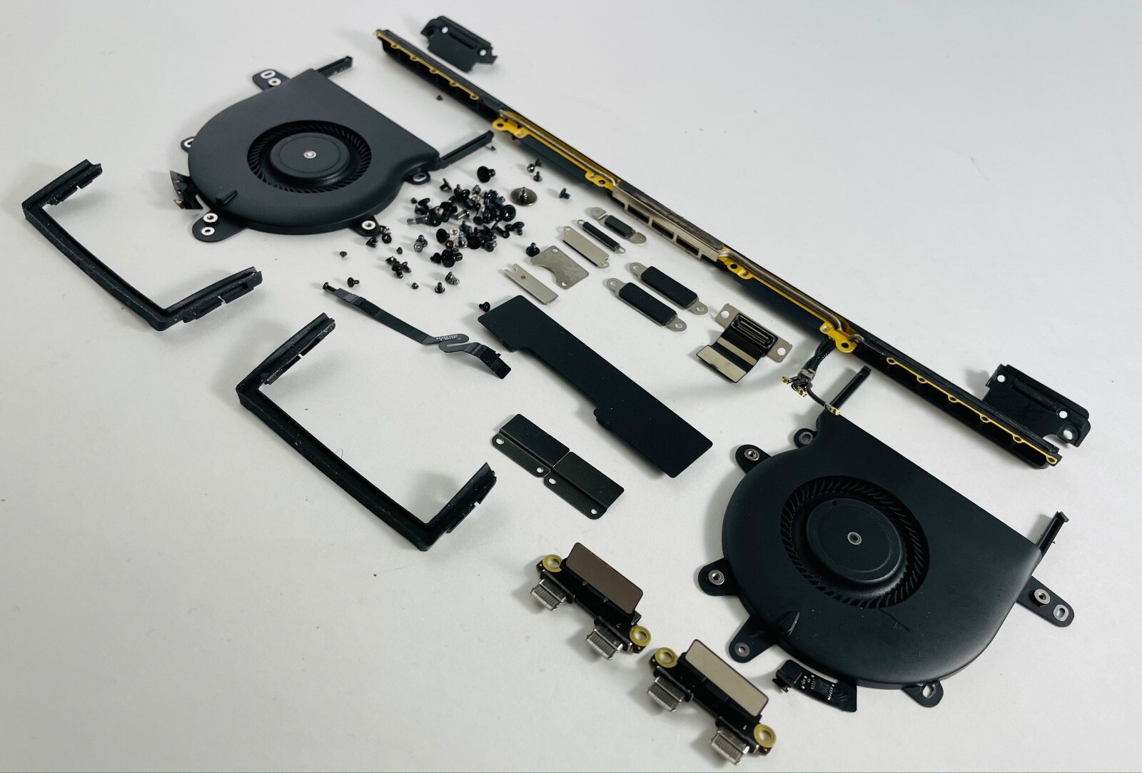 DC Jack I/O USB-C Board screws Macbook Pro 13" A1989 2018 wifi ...