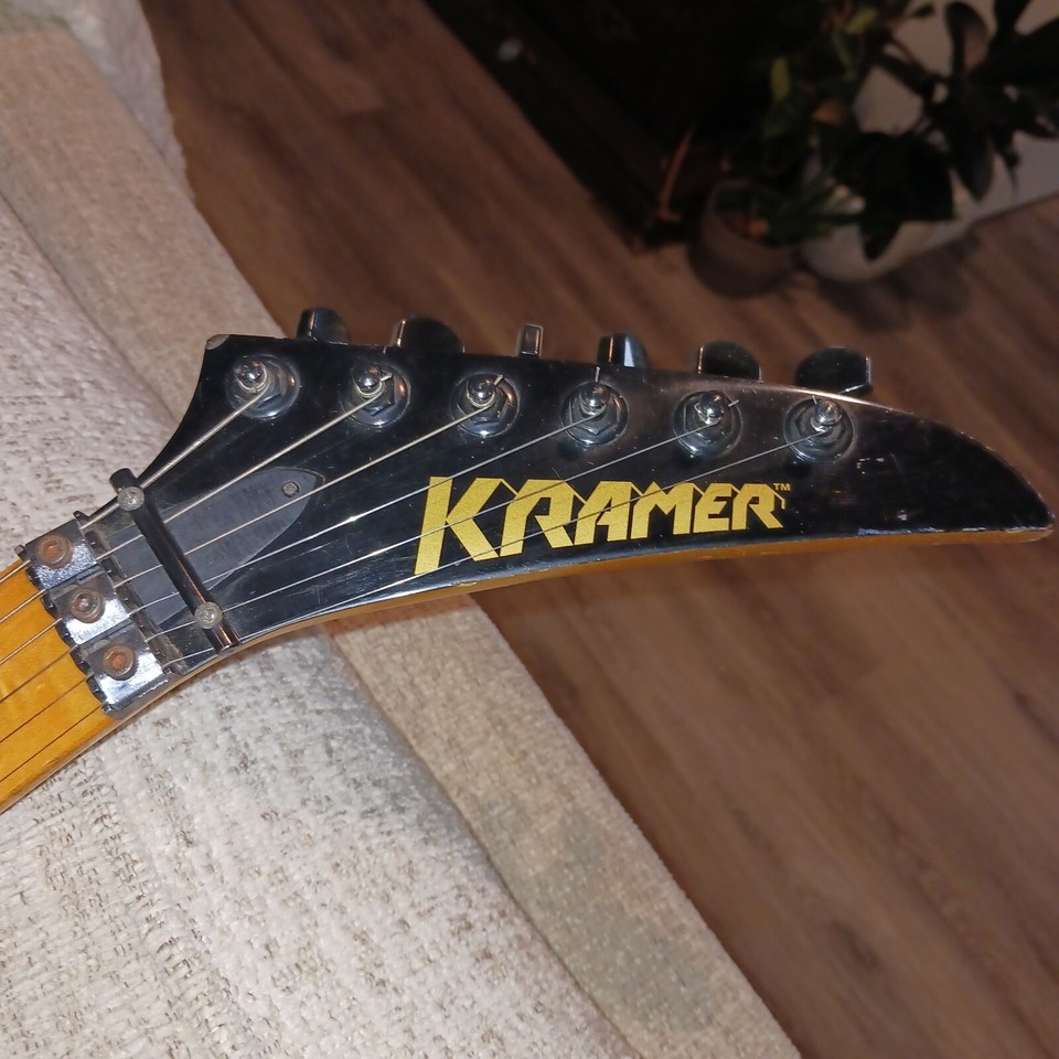 Kramer ST200, Floyd Rose 2 , EMG Pickups, Kramer Case, Maple Neck ...