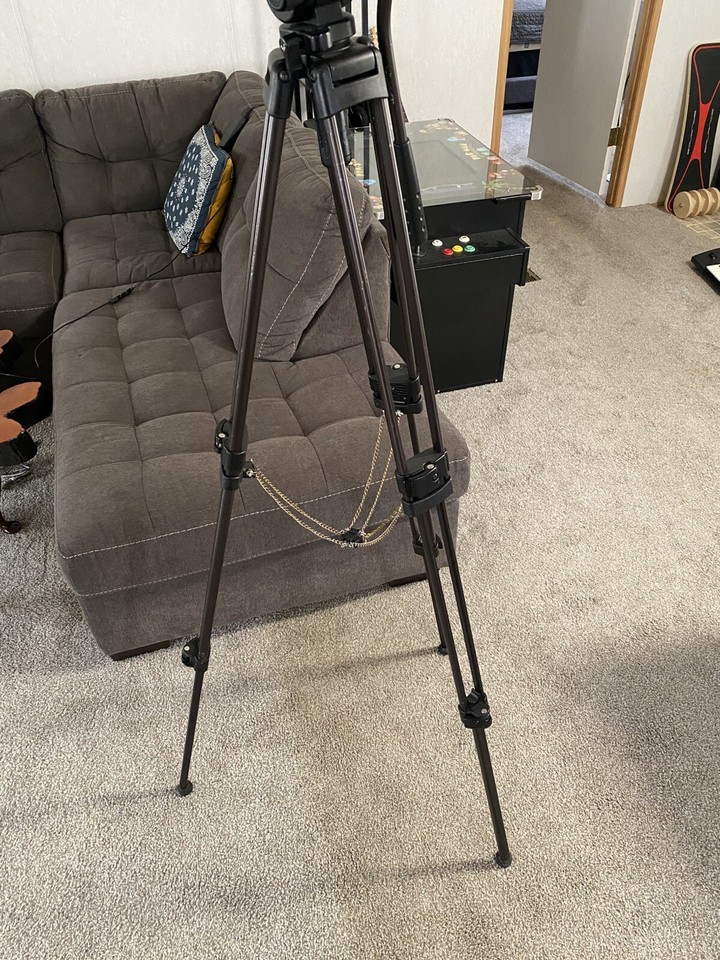 Magnus VT-4000 Tripod System with Fluid Head (Please Read) | eBay