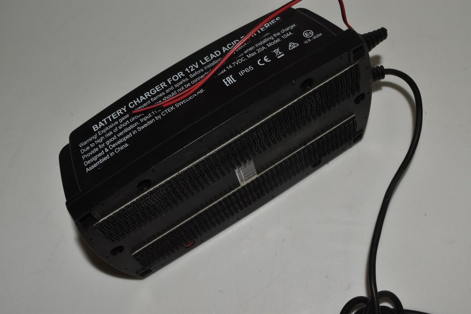 CTEK D250SA DUAL INPUT BATTERY CHARGER FOR 12V LEAD ACID BATTERIES ...