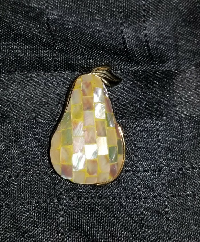 Vintage Pear Shaped Mother Of Pearl Brooch - Gem