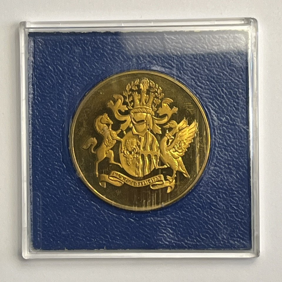 Windsor Castle souvenir coin from 1984 | eBay
